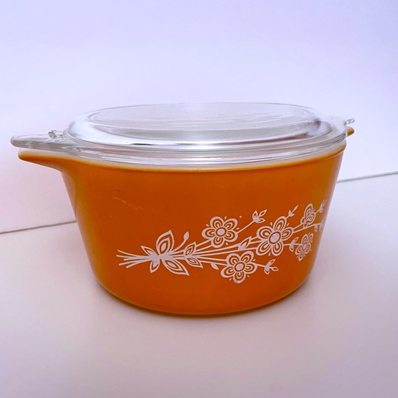 Pyrex | Kitchen | Vintage 8s Pyrex Gold Butterfly Patterned Cottage ...
